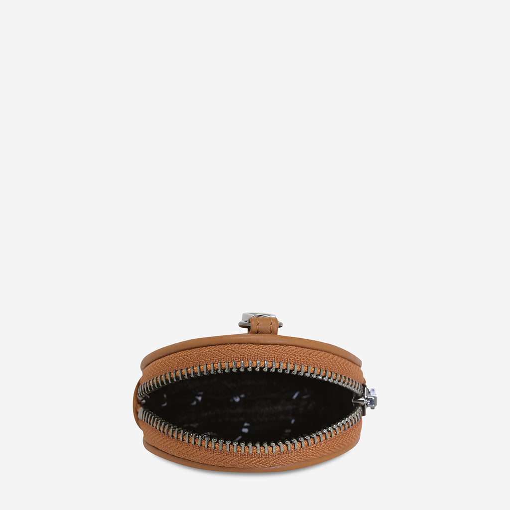 Go With Me Women's Camel Leather Pouch | Status Anxiety®